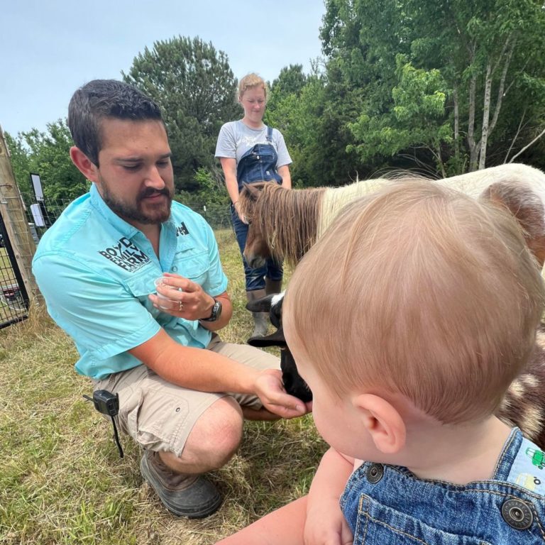 Make Some New BFFs and Pick Blueberries at The Boyd Family Farm ...